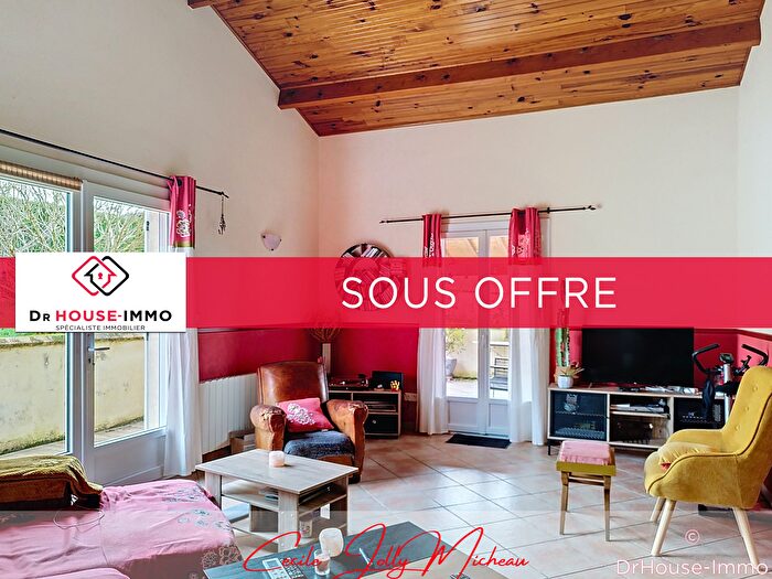 Maison à vendre - Saint-Bonnet-sur-Gironde - 6 pièces - 4 chambres