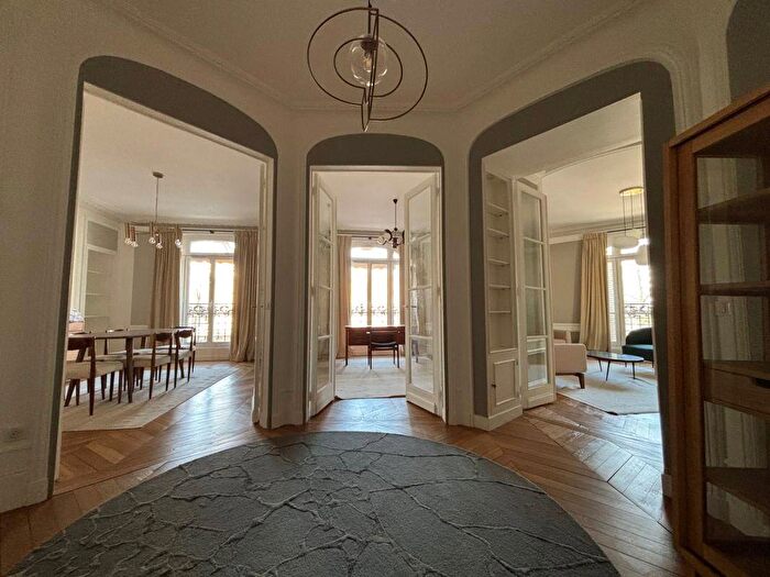 Appartement à louer - Ecole Militaire, Paris ème arrondissement - 7 pièces - 3 chambres