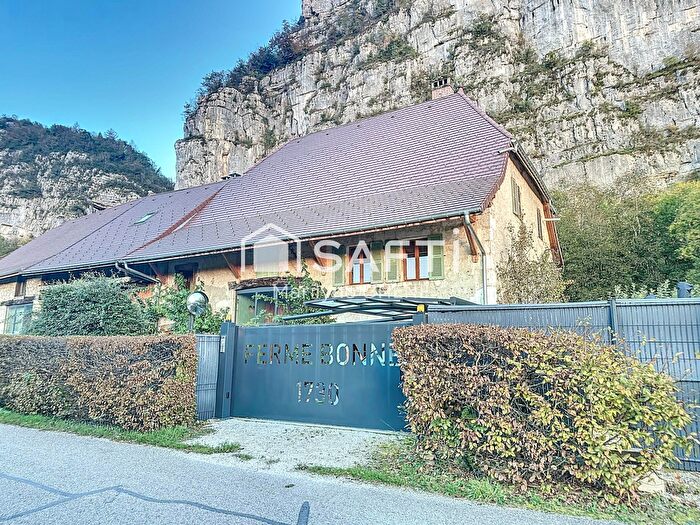 Maison à vendre - Saint-Christophe - 13 pièces - 7 chambres