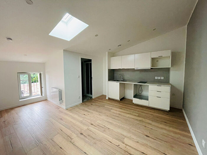 Appartement à louer - Mazamet - 2 pièces - 1 chambre