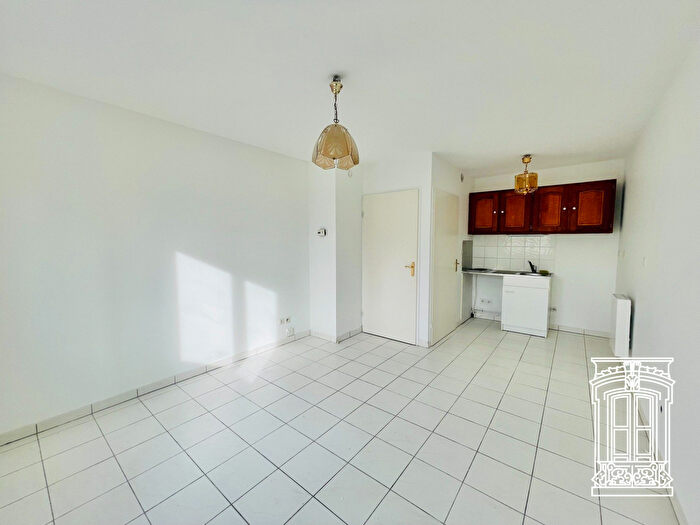 Appartement à louer - Lyon e  - 1 pièce