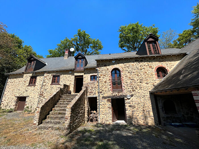 Maison à vendre - Launay-Villiers - 8 pièces - 6 chambres