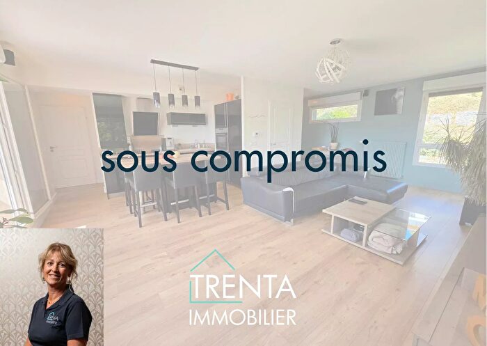 Appartement à vendre - Voiron, Centre-ville, Gare - 3 pièces - 2 chambres