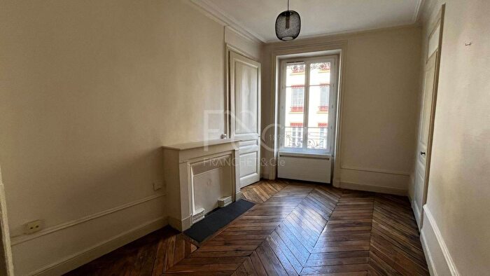 Appartement à louer - Guillotière, Lyon ème arrondissement - 3 pièces - 2 chambres
