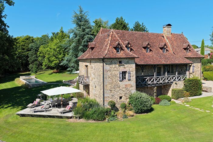 Maison à vendre - Saint-Céré - 16 pièces - 6 chambres