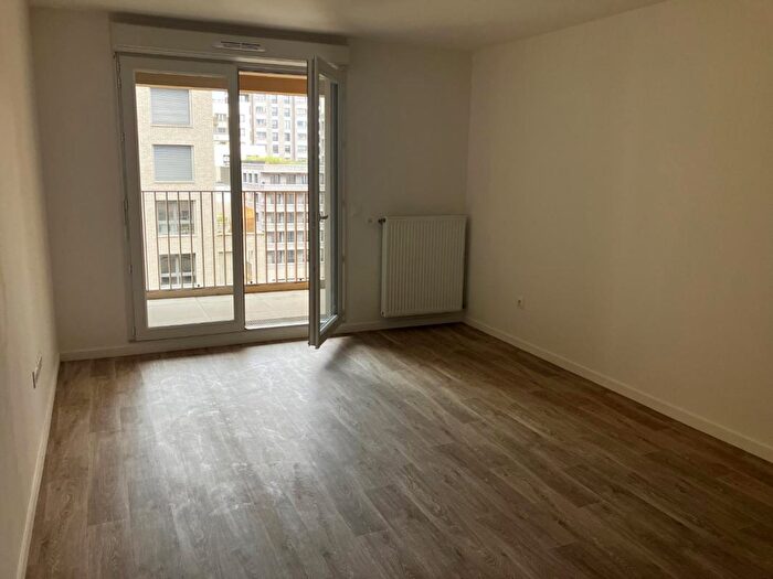 Appartement à louer - Bobigny, Centre-ville - 3 pièces - 2 chambres