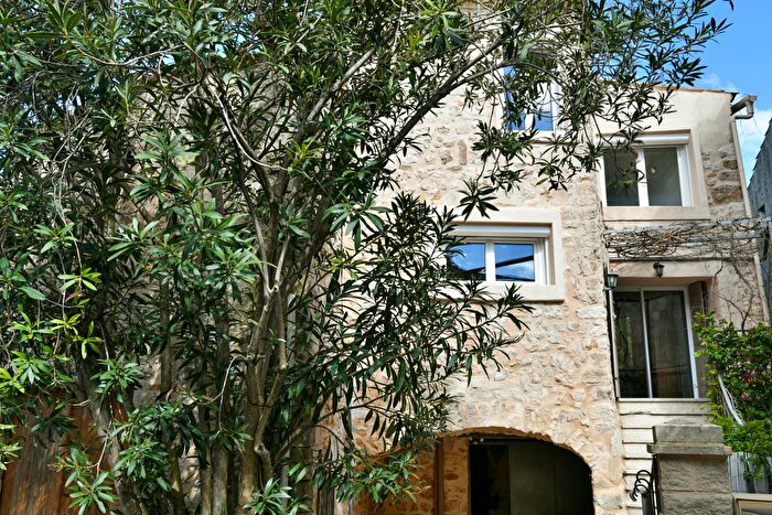 Maisons à vendre et appartements à louer - 1