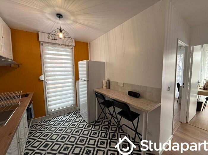 Canal, Évry-Courcouronnes : Appartement 1 pièce à louer