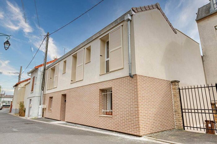 Agent Sarre-Centre-Les Vallées-La Garenne, Colombes - Maison 4 pièces à louer