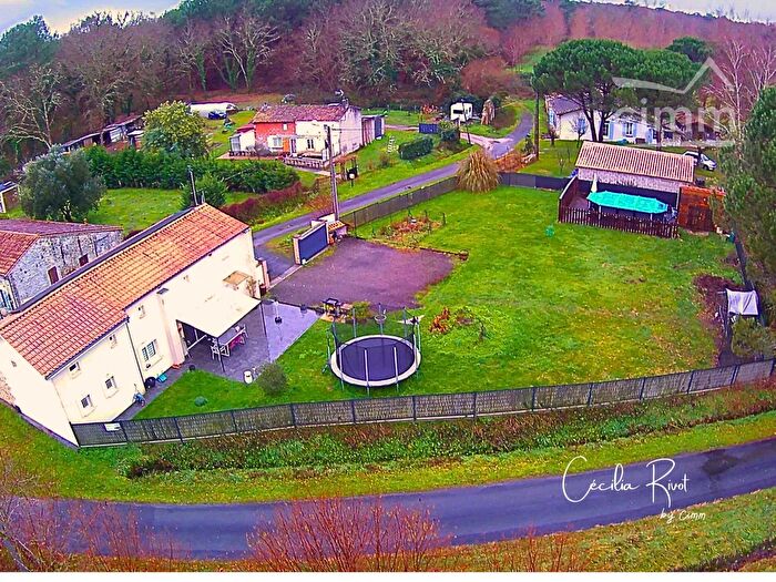 Maison à vendre - Saugon - 6 pièces - 5 chambres