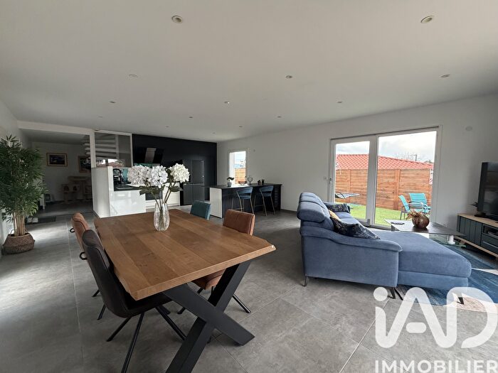 Maison à vendre - Mezel - 6 pièces - 4 chambres