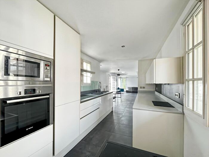 Maison à vendre - Saint-Rémy-lès-Chevreuse - 6 pièces - 4 chambres