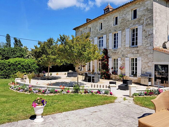 Maison 9 pièces à vendre à Vélines