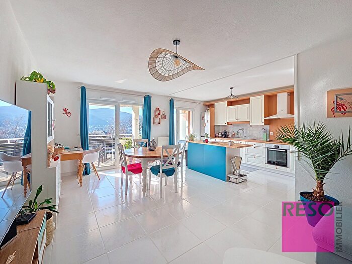 Appartement à vendre - Vétraz-Monthoux - 3 pièces - 2 chambres