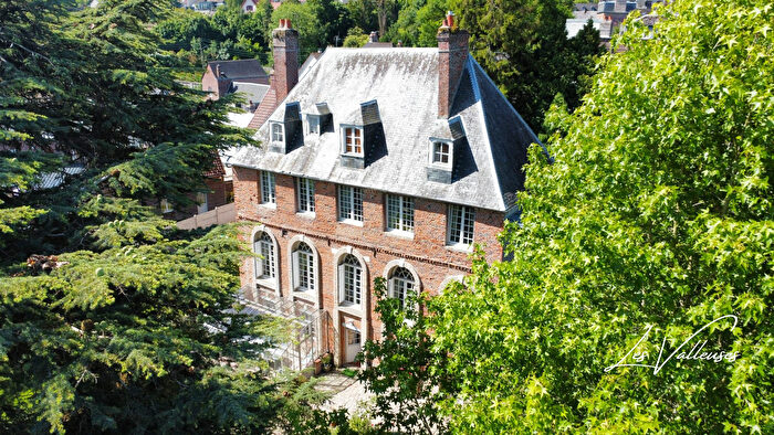 Maison 8 pièces à Arques-la-Bataille, à vendre