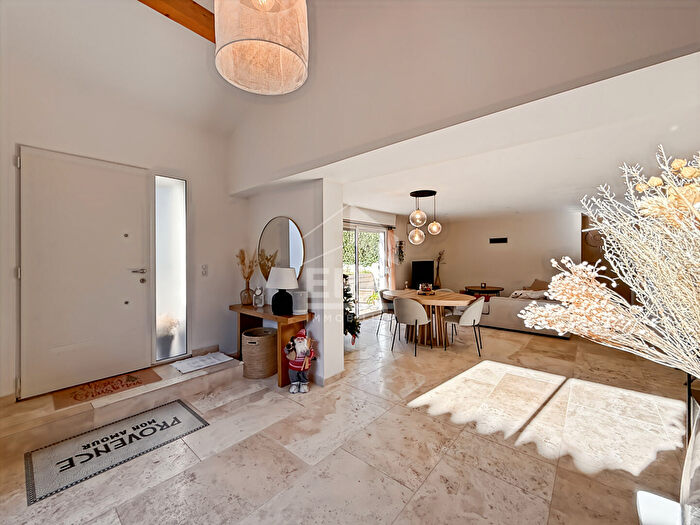 Maison à vendre - Châteaurenard, Roquecoquille, La Roquette, Rocher de Martin, Blaquières - 4 pièces - 2 chambres