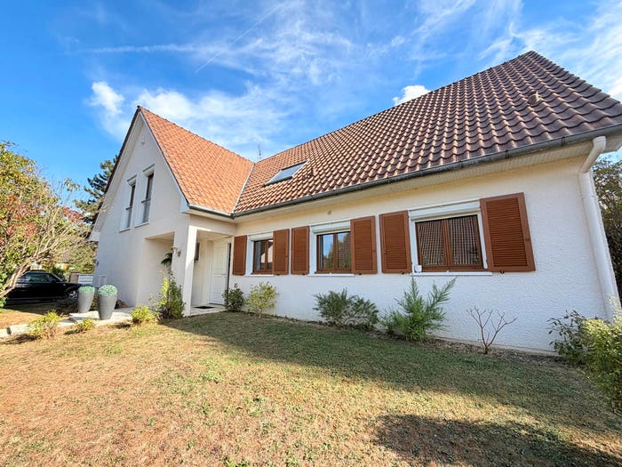 La Queue-en-Brie : Maison 8 pièces à vendre