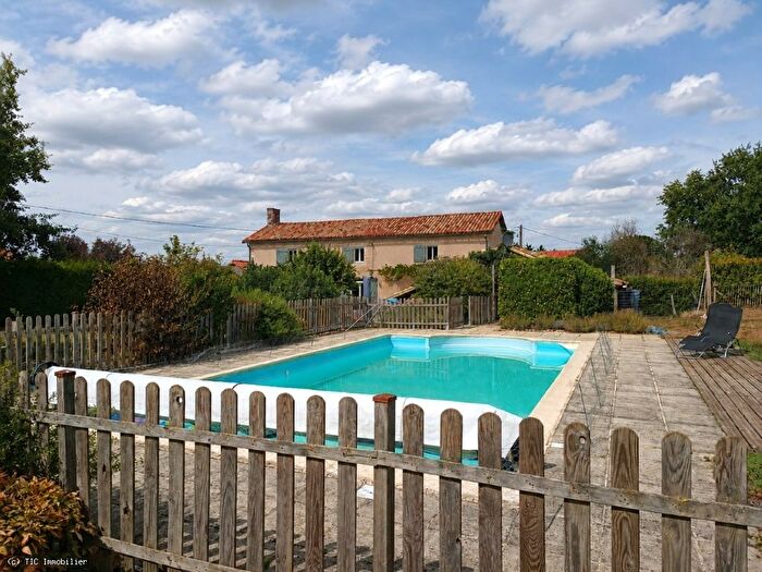 Civray - Maison 5 pièces à vendre