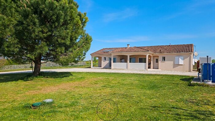 Saint-Quentin-de-Chalais - Maison 8 pièces à vendre