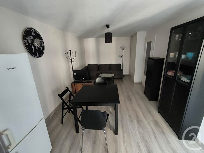 Appartement à louer - Strasbourg, Neudorf, Etoile, Gare, Schluthfeld - 2 pièces - 1 chambre