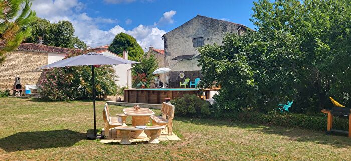 Maison à vendre - Aulnay - 13 pièces - 7 chambres