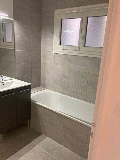 Appartement à louer - La Pagère-Bron Église-Le Terraillon-Saint Jean - 3 pièces - 2 chambres