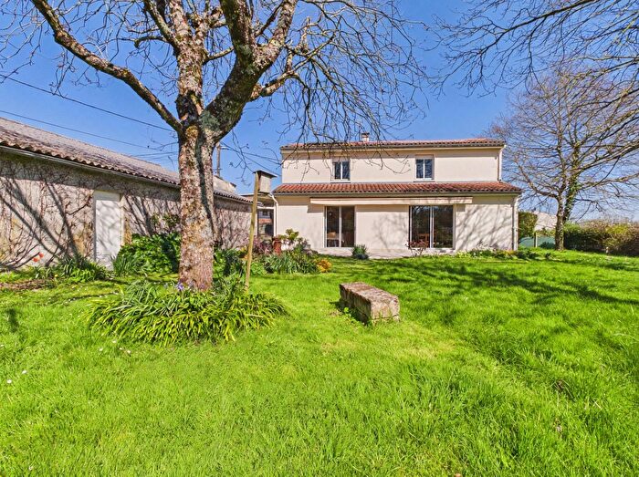 Maison à vendre - Saintes, Centre-ville - 5 pièces - 3 chambres