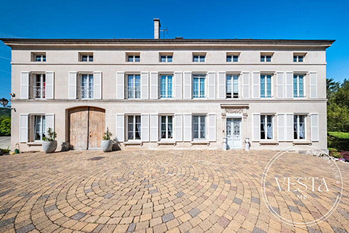 Maison 11 pièces à Suzannecourt, à vendre