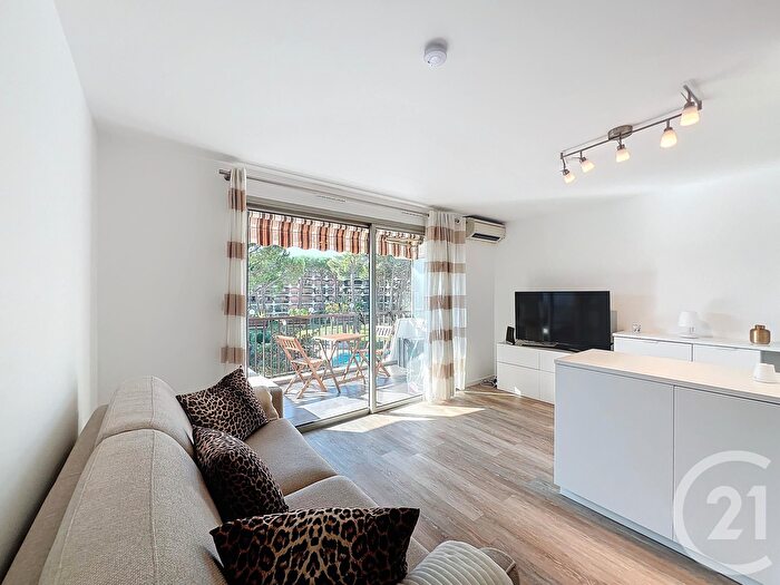 Appartement 1 pièce à louer à Mandelieu-la-Napoule, Capitou