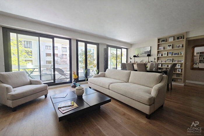 Appartement à louer - Rueil-Malmaison, Coeur de Ville - 4 pièces - 3 chambres