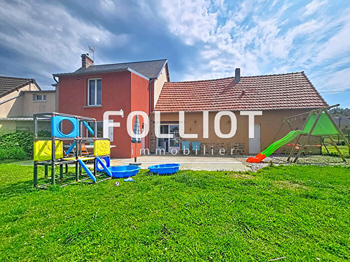 Maison 3 pièces à Saint-Symphorien-le-Valois, à vendre