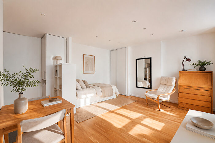 Paris 18ème, Barbès, Château Rouge : Appartement 1 pièce à vendre