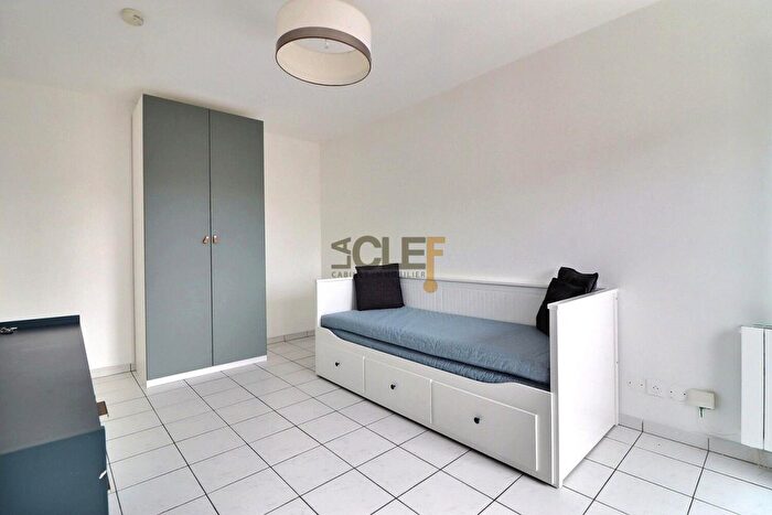 Appartement à louer - Noisy-le-Grand, Centre-ville - 1 pièce - 1 chambre