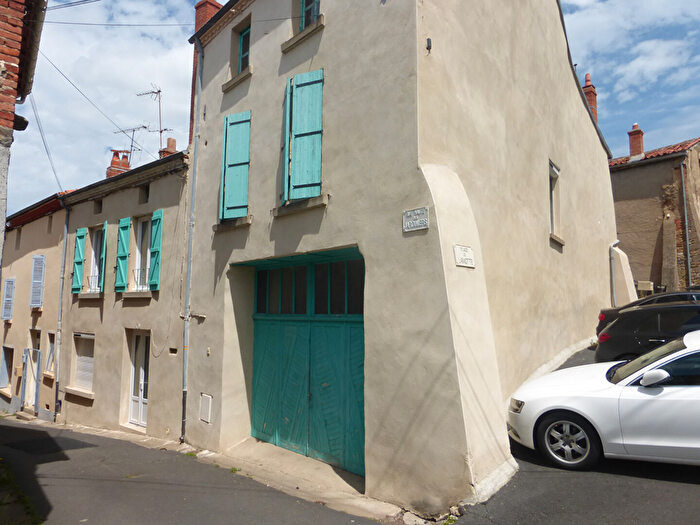 Maison 5 pièces à vendre à Saint-Germain-Lembron