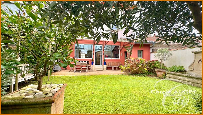 Maison à louer - Bordeaux - 11 pièces - 4 chambres