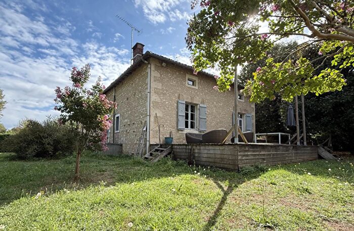Maison à vendre - Verteuil-sur-Charente - 6 pièces - 2 chambres