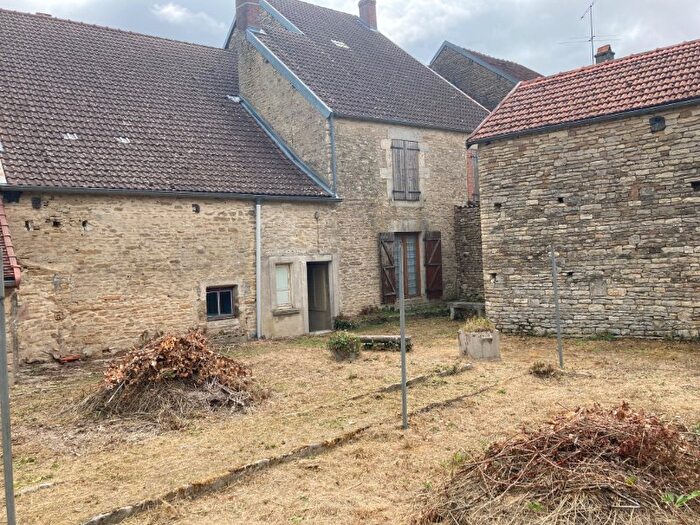 Maison à vendre - Montigny-sur-Aube - 6 pièces - 4 chambres