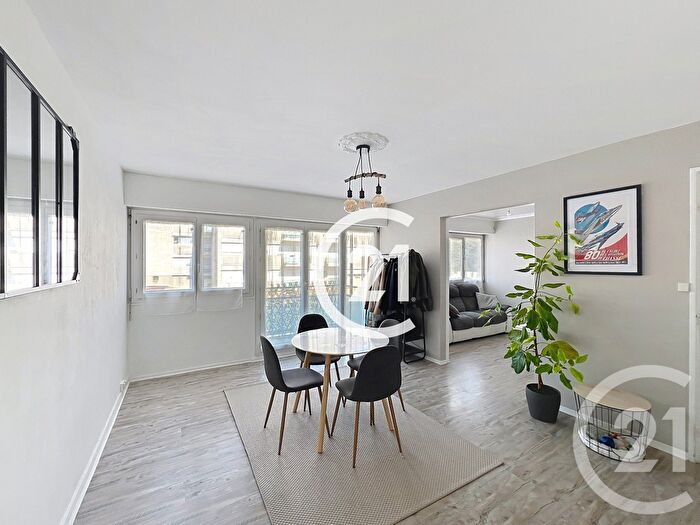 Appartement 4 pièces à vendre à Cognac, Champ de Foire