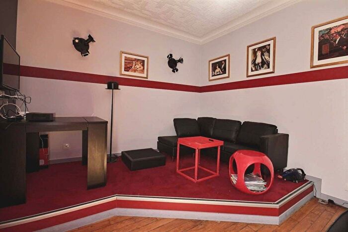 Appartement à louer - Léon-Blum Folie-Regnault, Paris ème arrondissement - 1 pièce