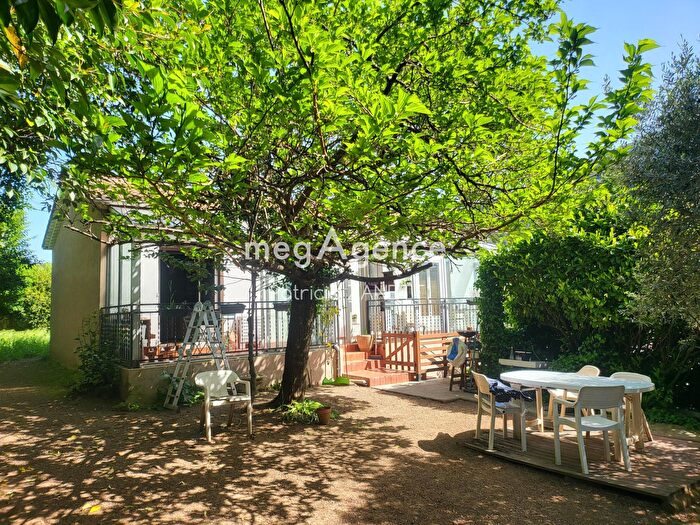 Maison à vendre - Saint-Brès - 2 pièces - 1 chambre