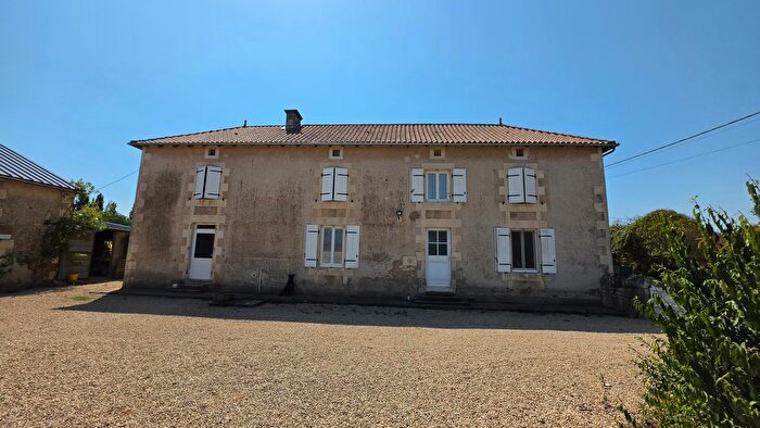 Maison 5 pièces à Chapelle-Viviers, à vendre