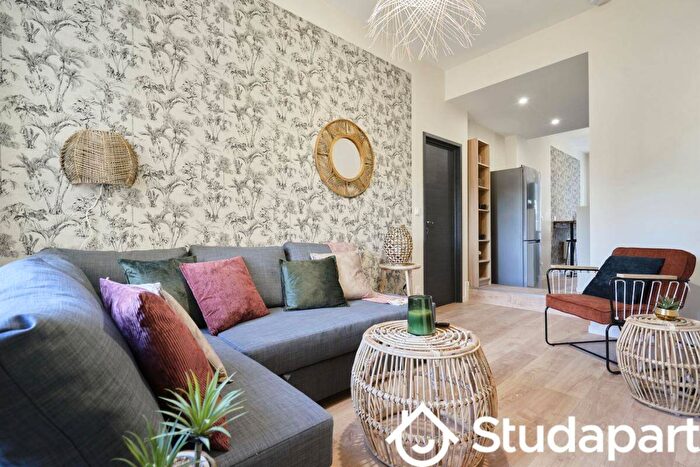 Appartement à louer - Centre Ville, Reims - 1 pièce - 4 chambres