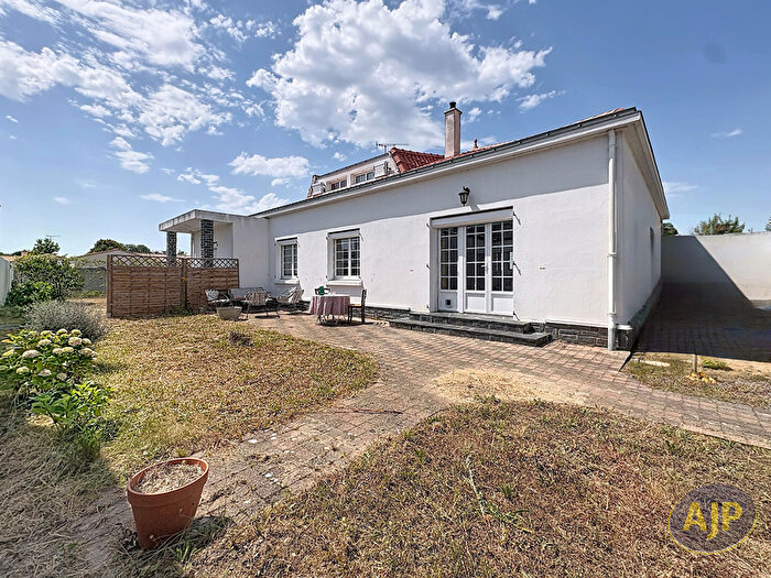 Challans, Saint Dominique, Route des Sables d'Olonne : Maison 8 pièces à vendre