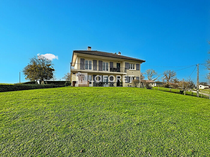 Maison à vendre - Jayat - 10 pièces - 6 chambres