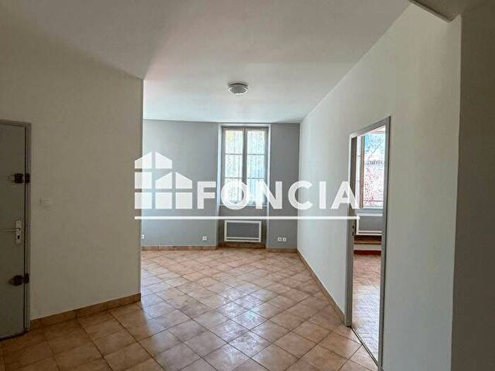 Appartement à louer - Vieil Angoulême-Centre Ville - 3 pièces - 2 chambres
