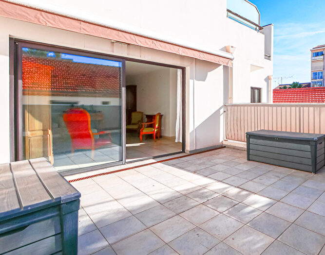 Appartement à vendre - Hyères, Centre-ville - 3 pièces - 2 chambres