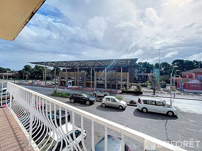 Appartement à louer - Le Cannet-des-Maures - 3 pièces - 2 chambres