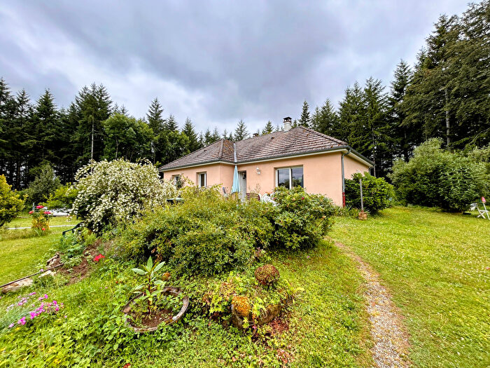 Maison à vendre - Saint-Victour - 5 pièces - 3 chambres