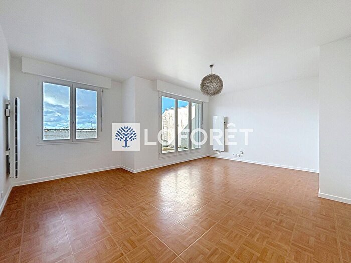 Appartement à louer - Nord, Saint-Nom-la-Bretèche - 5 pièces - 4 chambres