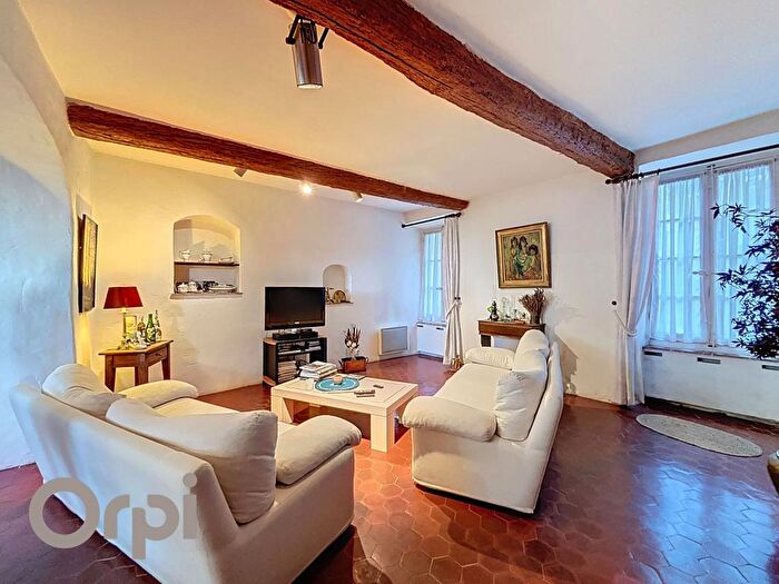 Maison à vendre - Roquebrune-sur-Argens, Village - 7 pièces - 6 chambres